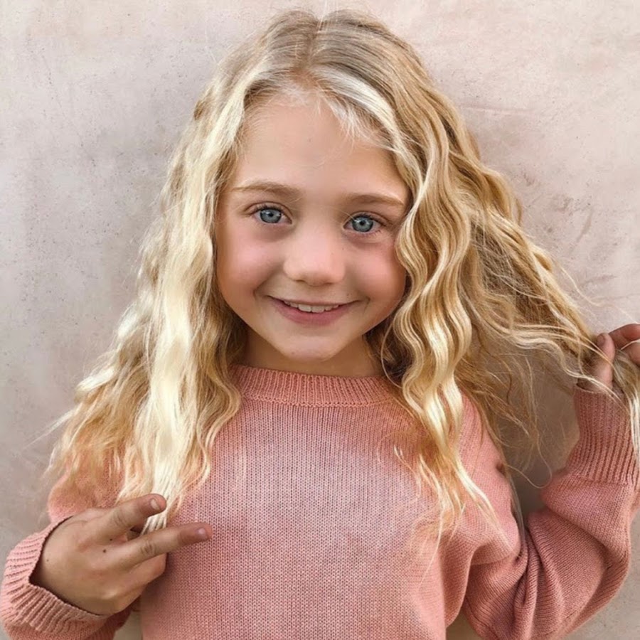 EVERLEIGH OPENS TOYS - YouTube