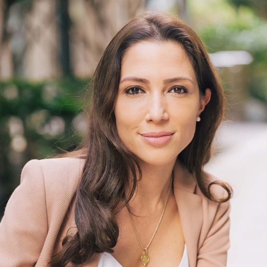 Alexandra Lúgaro - YouTube