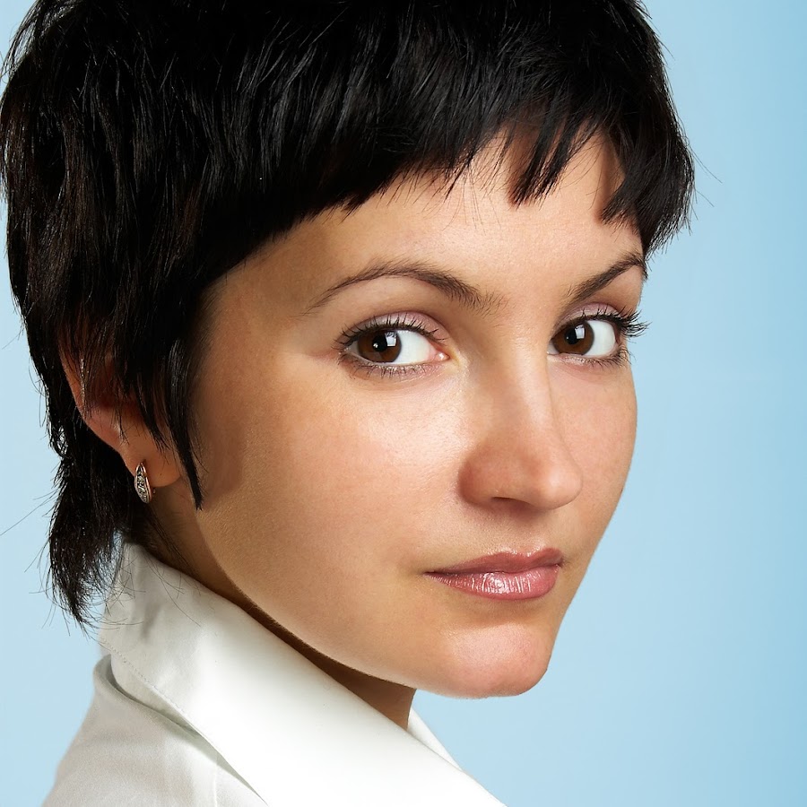 Medium Maria - YouTube