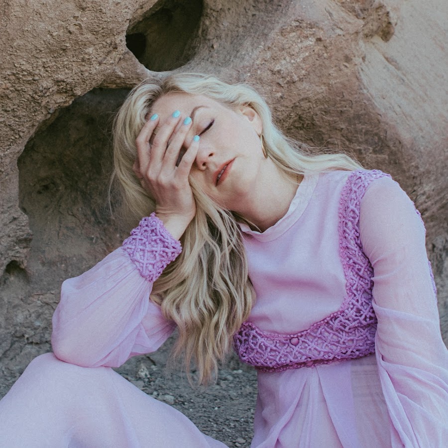 Emily Kinney - YouTube