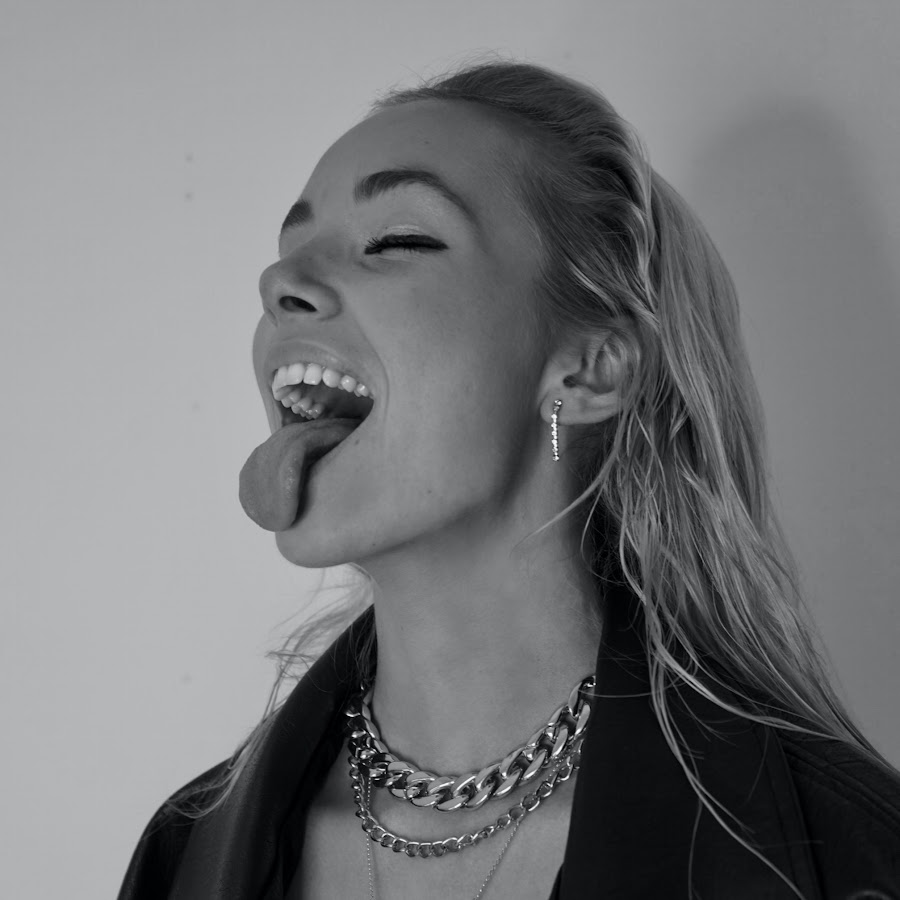 Georgia Sandle - YouTube