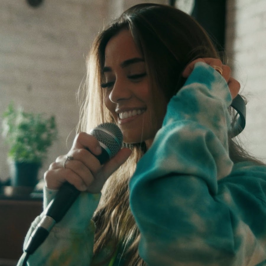 Isadora Pompeo - YouTube