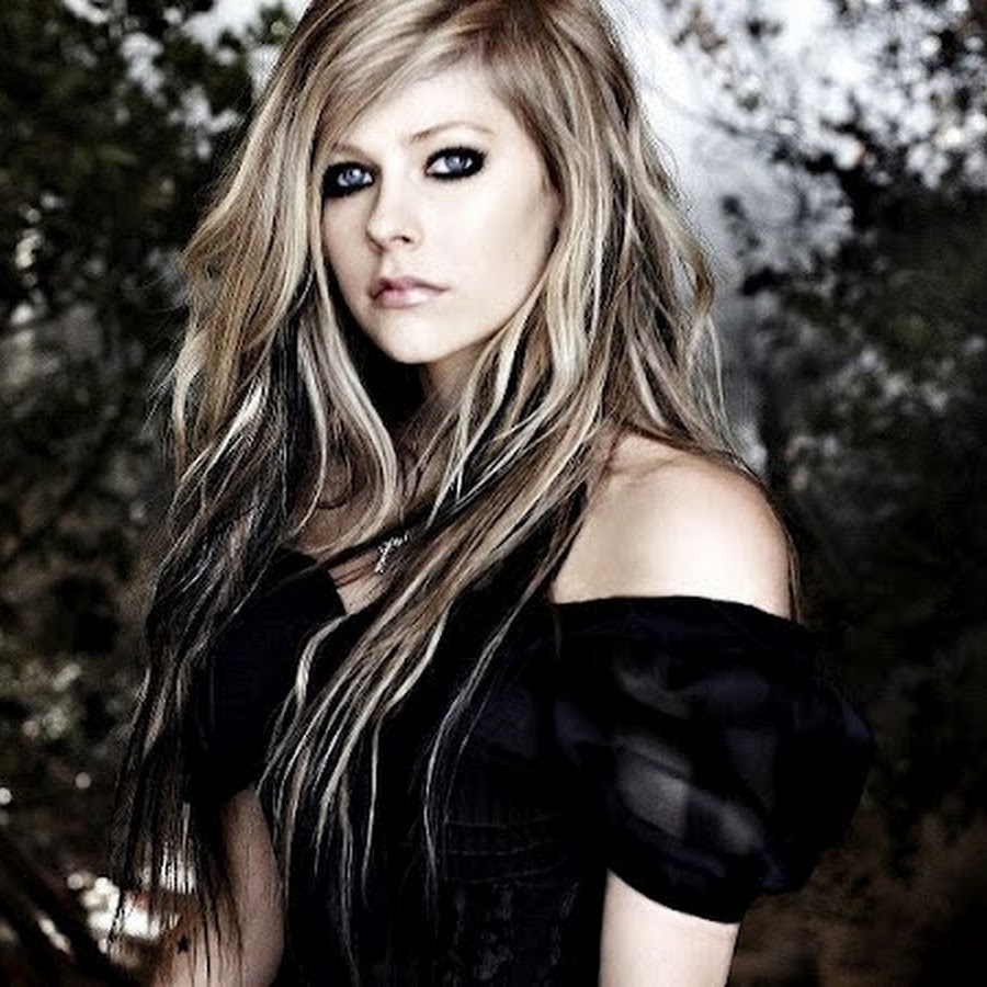 Anne Lavigne - YouTube