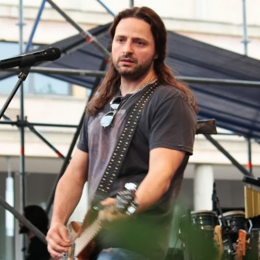 Pierangelo Bertoli - Topic - YouTube