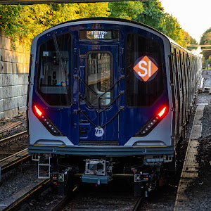 WMATA Metrorail : Silver Spring Bound Kawasaki 7000 Series Red Line ...