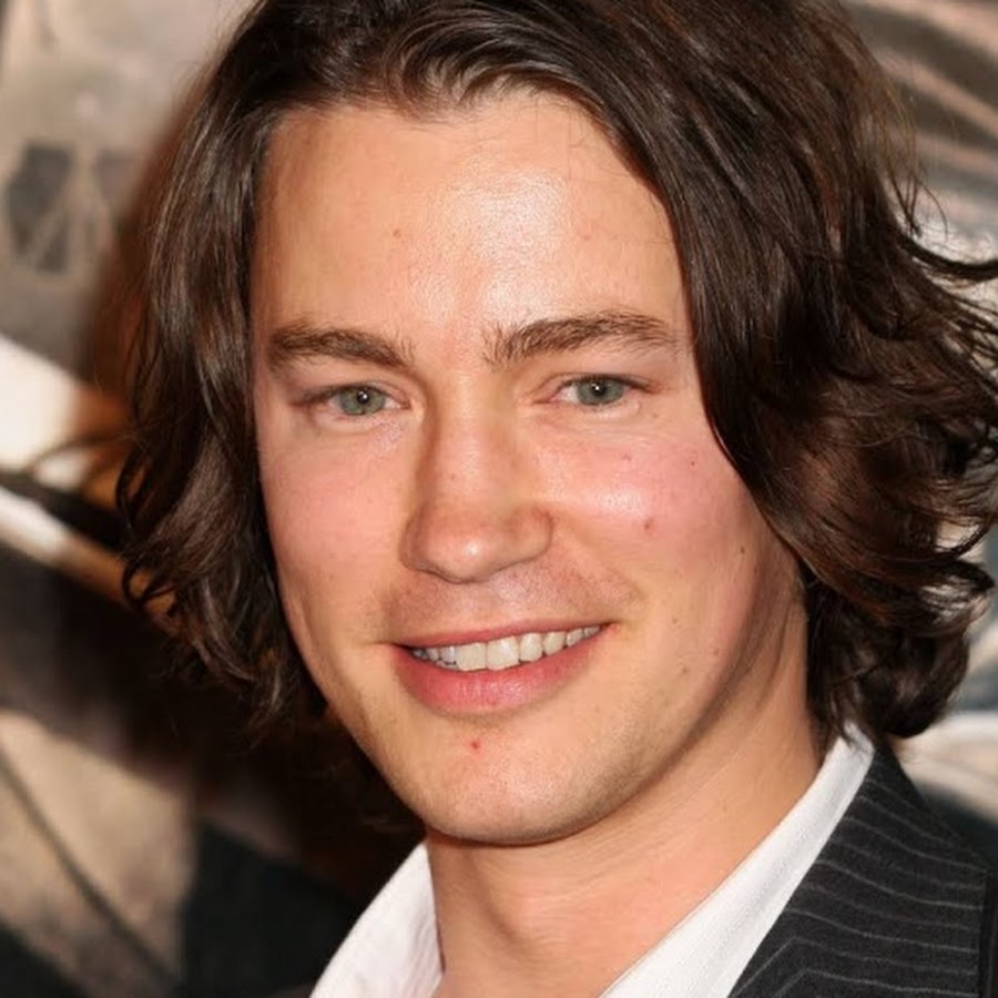 Tom Wisdom - Topic - YouTube