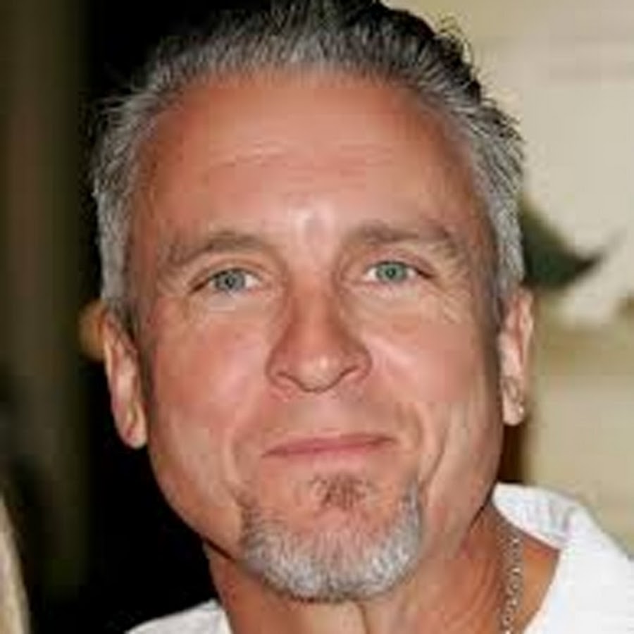 Neil Giraldo - Topic - YouTube
