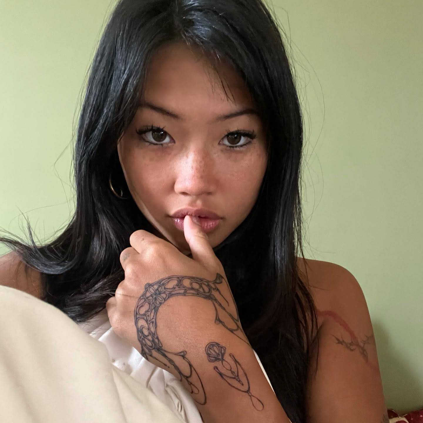 Post from Beabadoobee