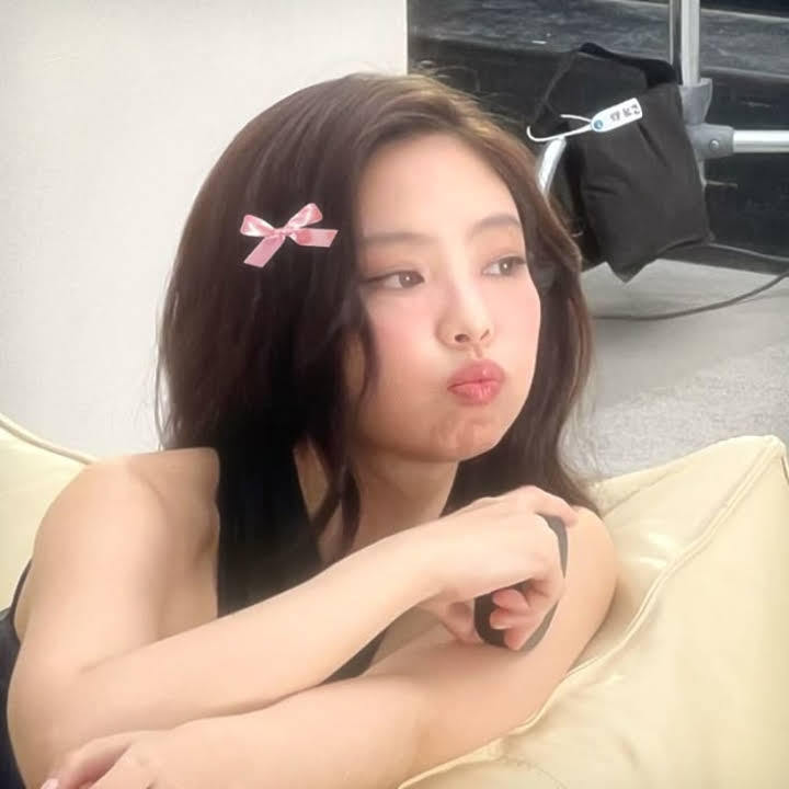 Post from 𝐵𝑜𝑠𝑠𝑦 𝐿𝑢𝑛𝑎