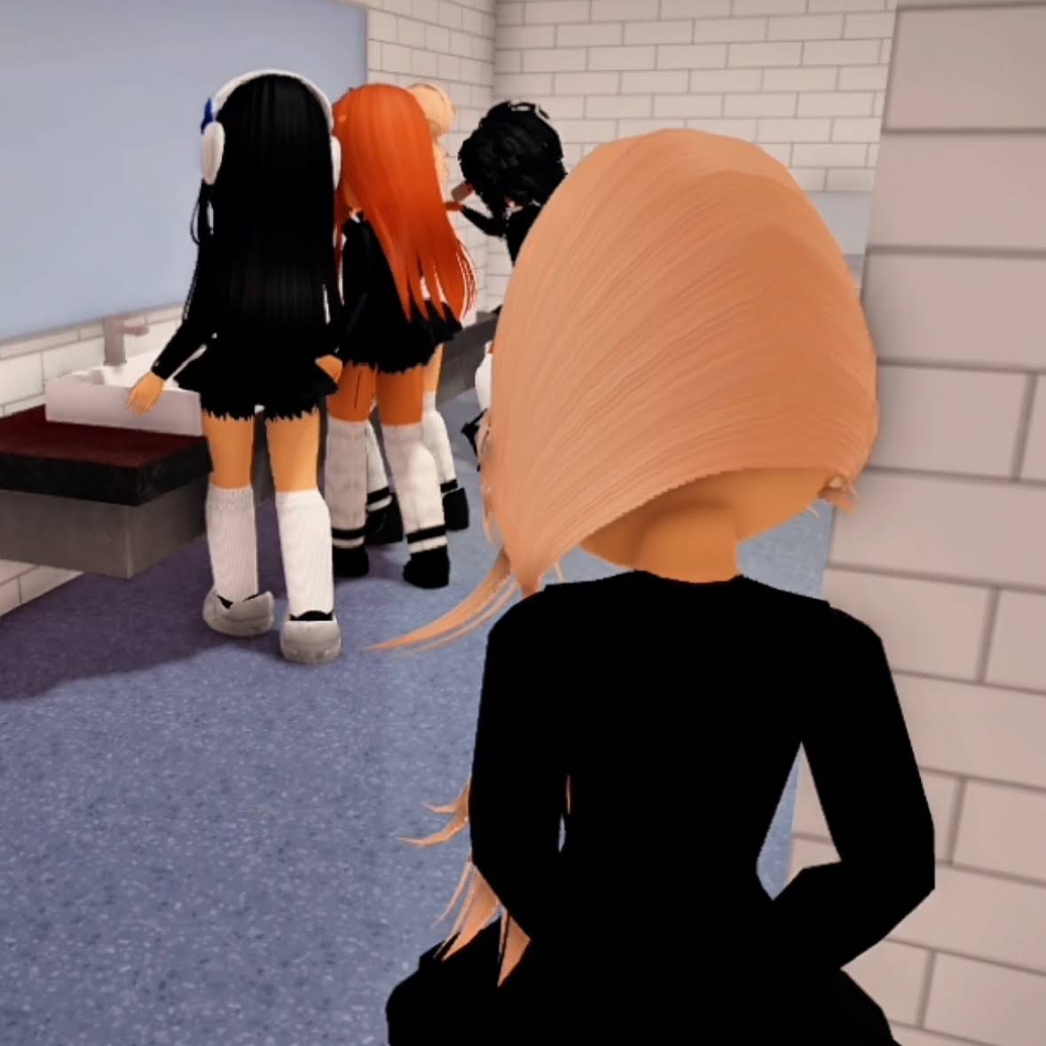Post from Royale Luna
