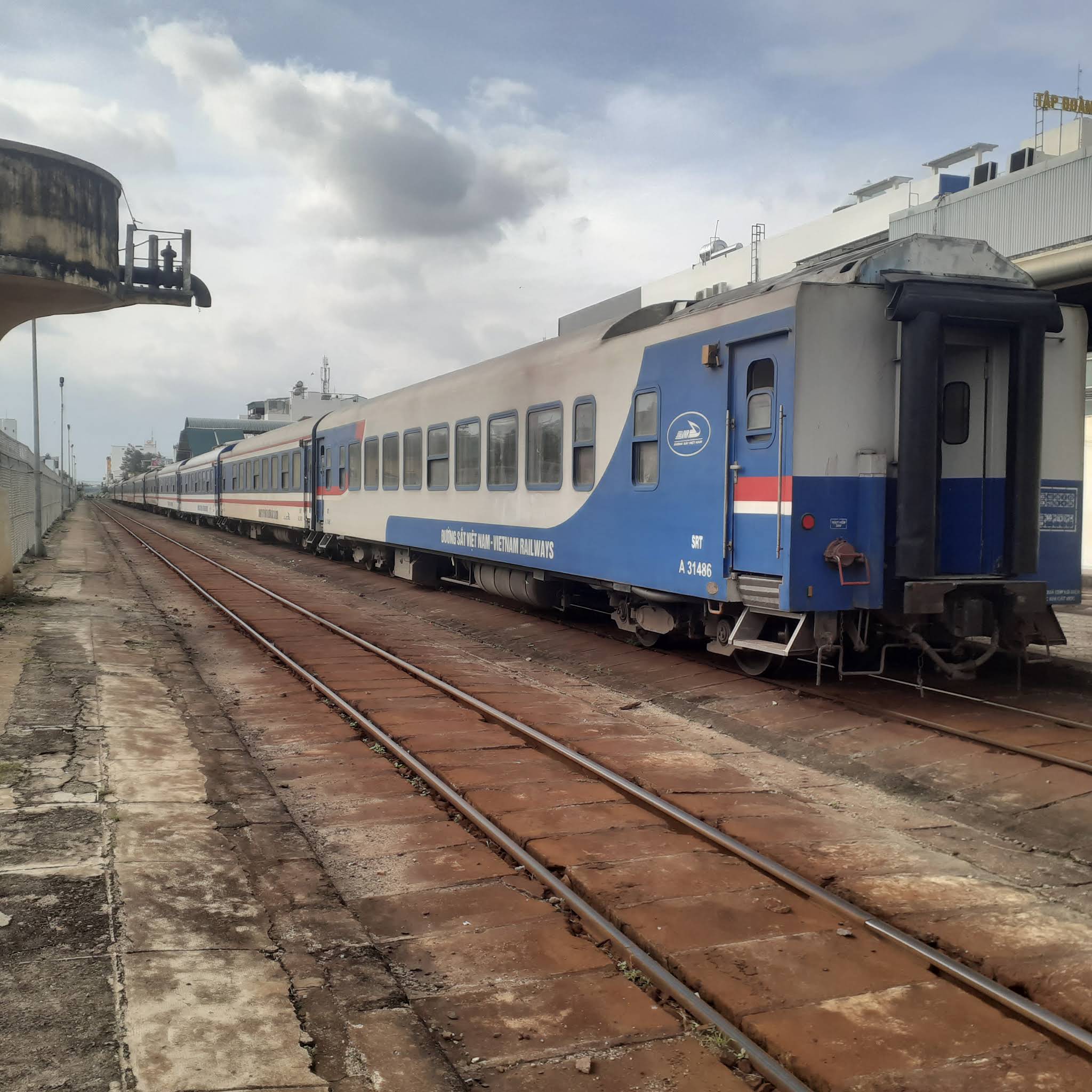 Post from Vietnam trainspotter official