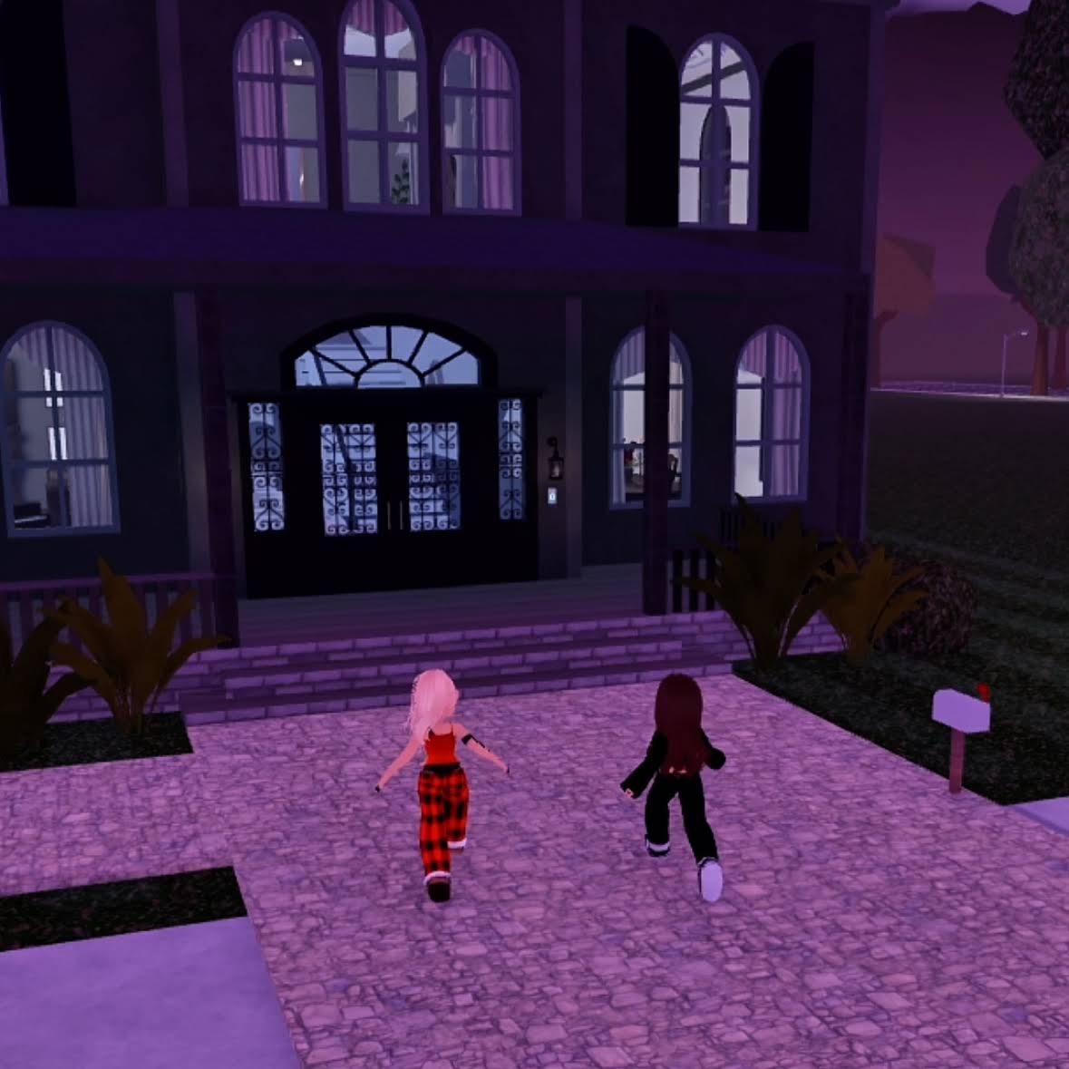 Post from Royale Luna