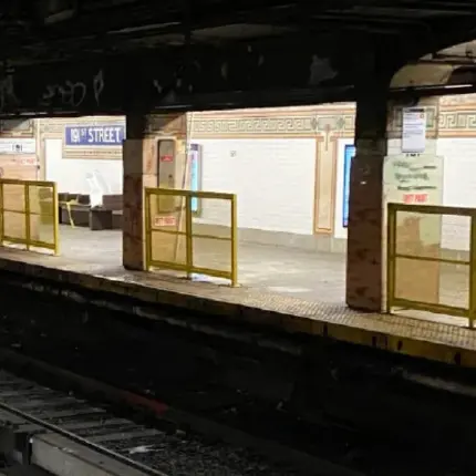US$ 100 million for platform barriers in 3 subway stations