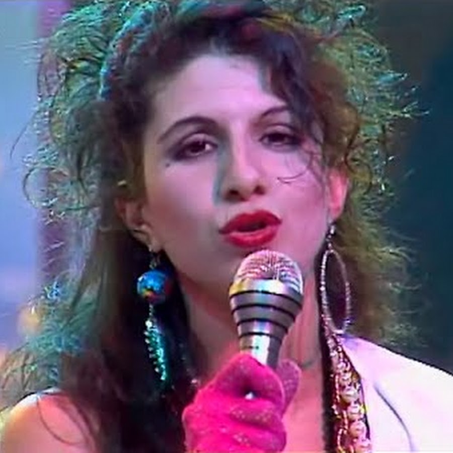 Maria Vidal - Topic - YouTube