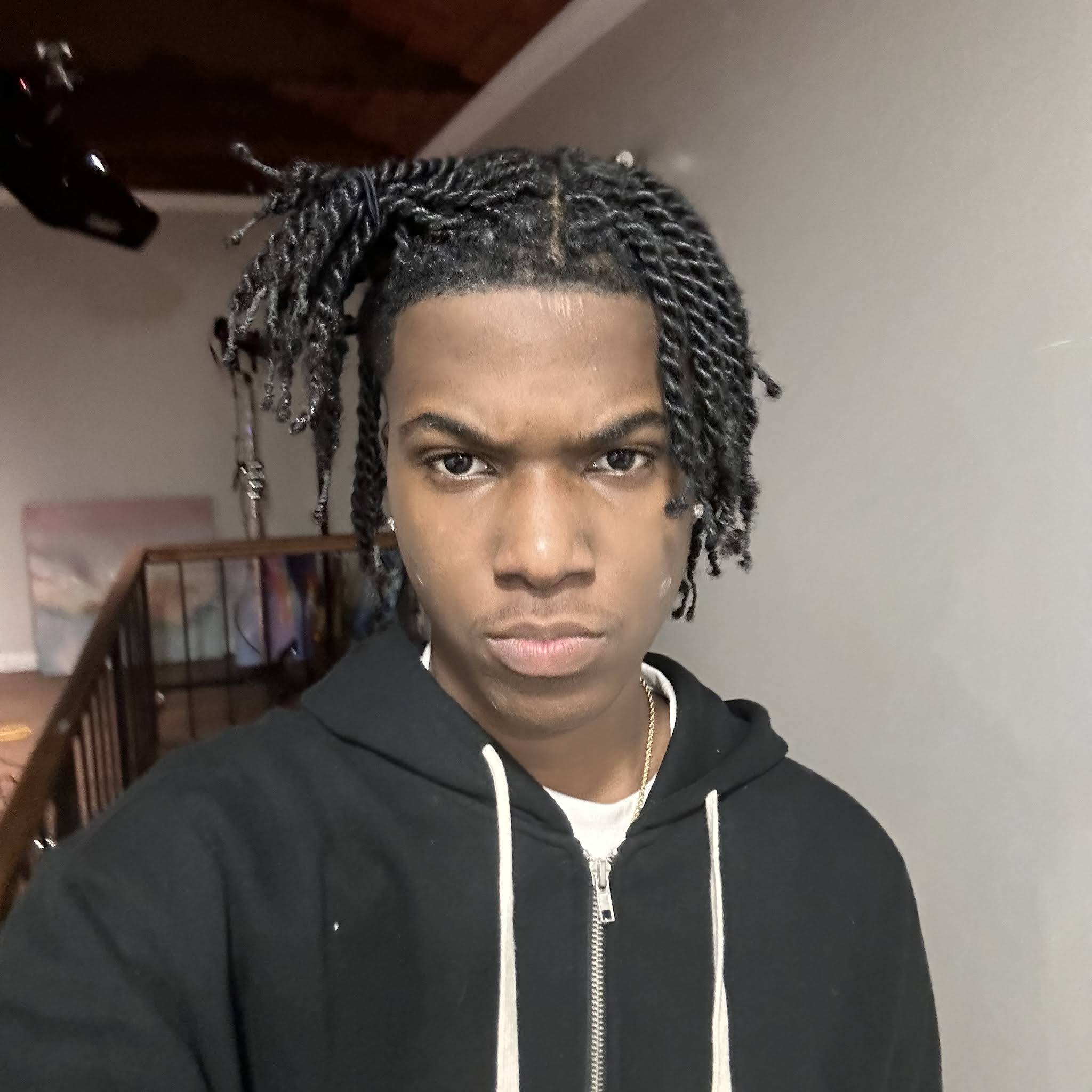 Post from Roman Too lit