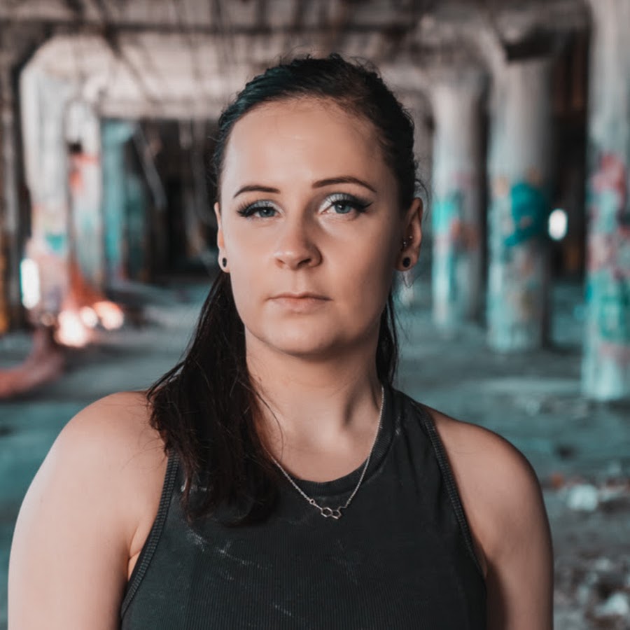 Izzy Johnson - YouTube