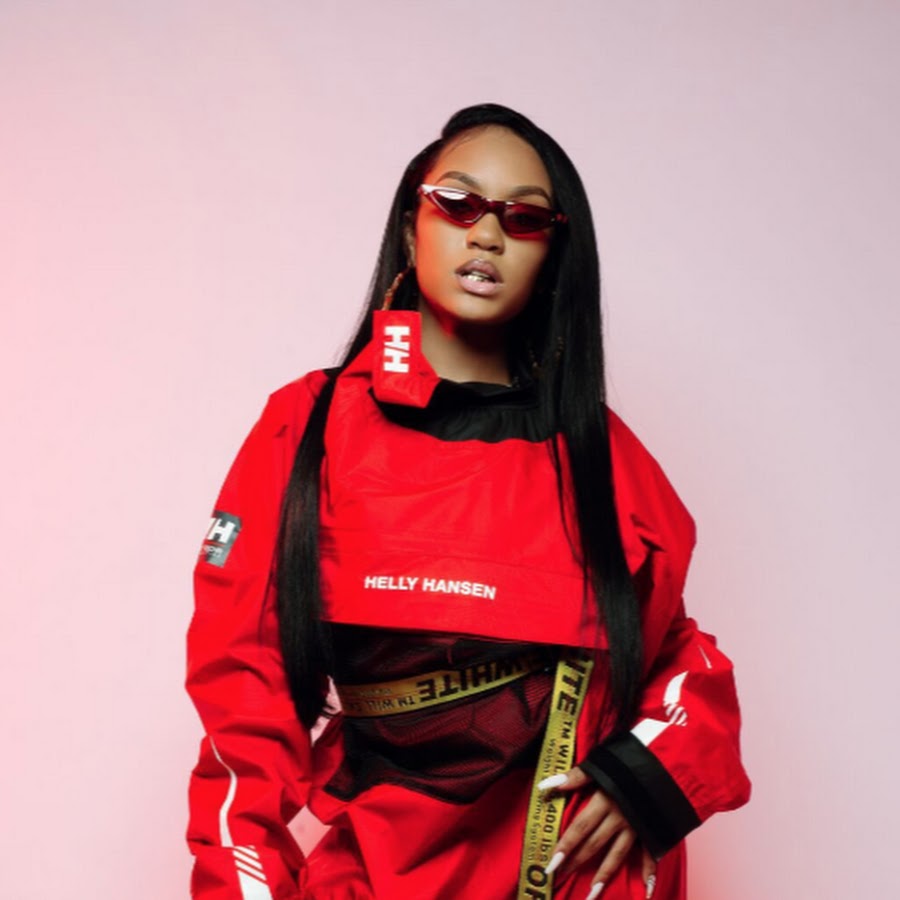 Pretty Savage - YouTube