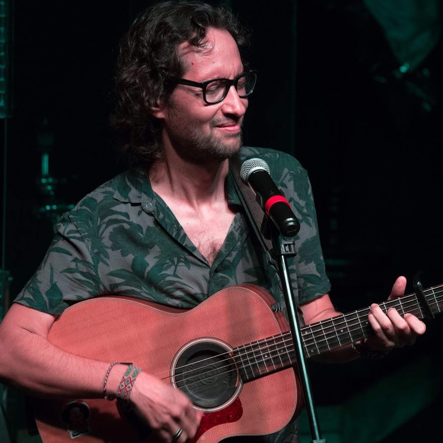 Santiago Benavides - YouTube
