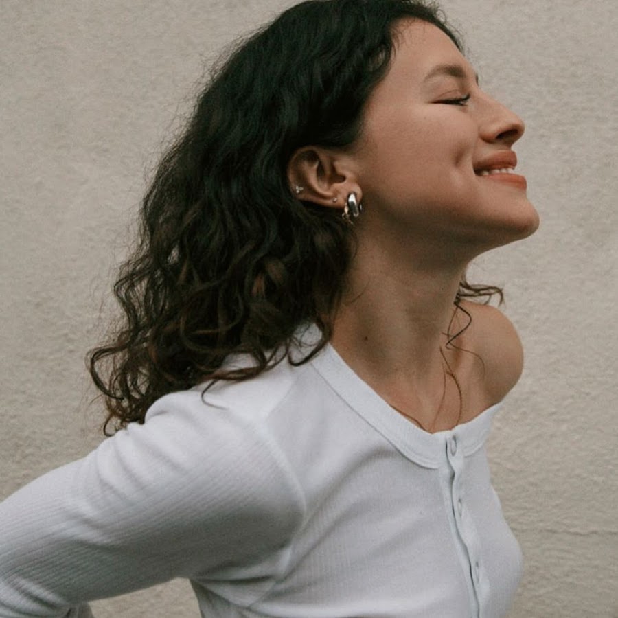 Karla Deras - YouTube