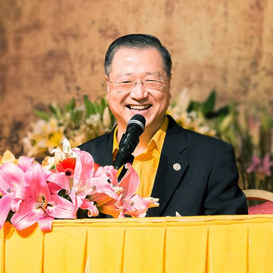 Master Jun Hong Lu - YouTube