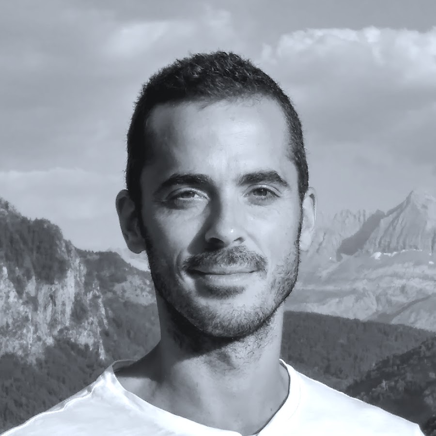 Robert Sánchez - YouTube