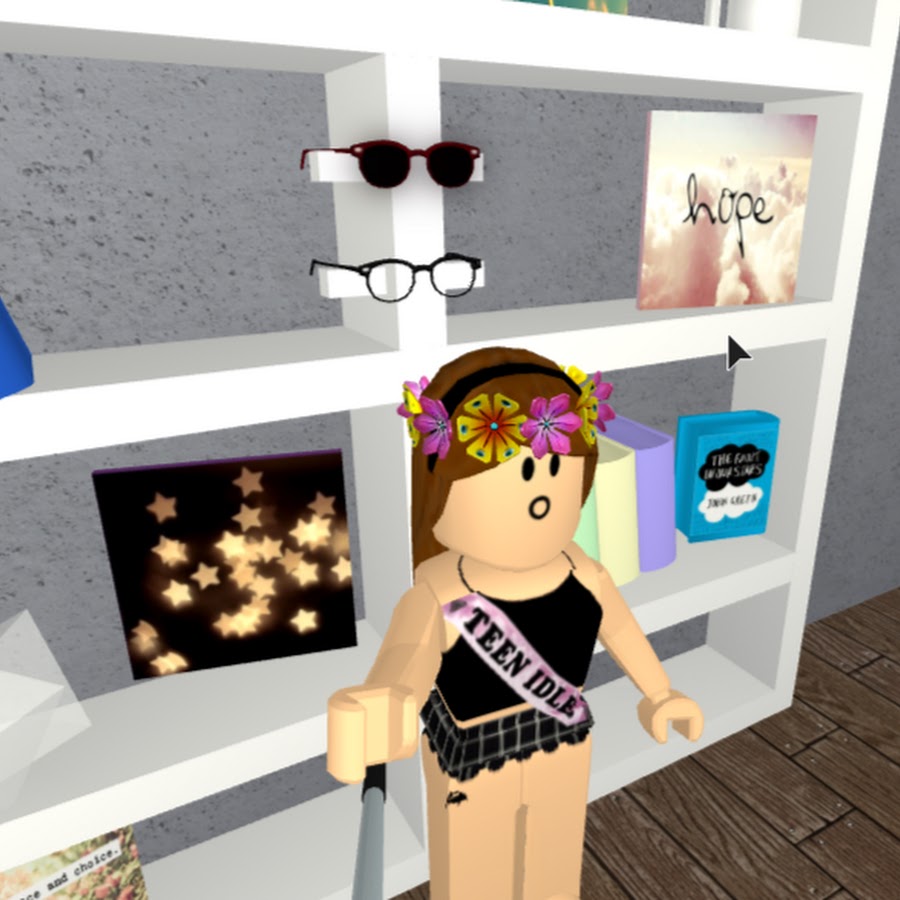 Mia -Roblox & More! - YouTube