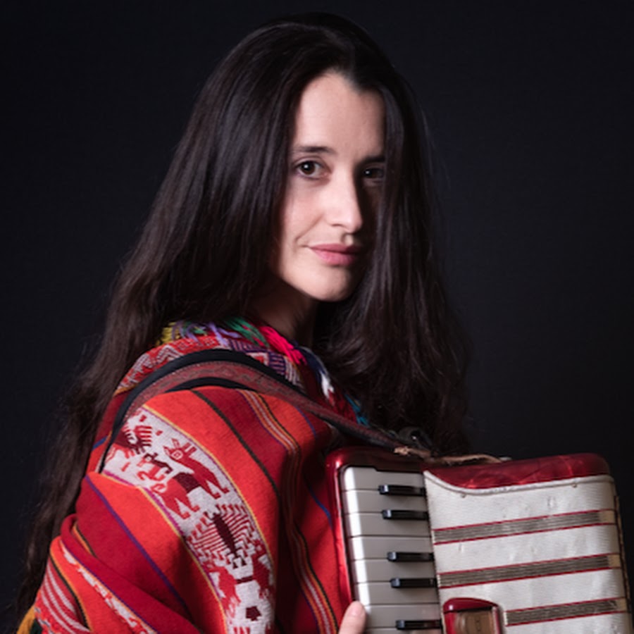 Pascuala Ilabaca y Fauna Oficial - YouTube