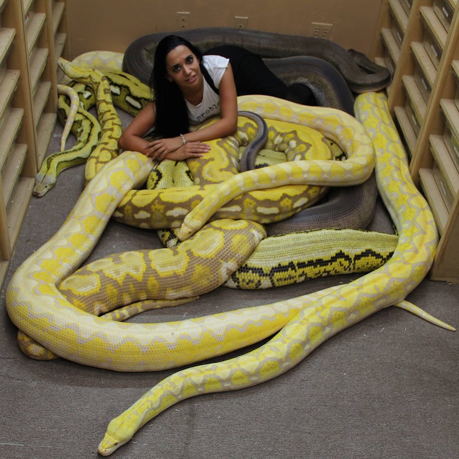 Feet and Snakes - YouTube