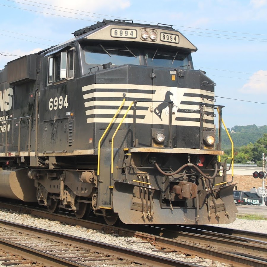 SD60E Railfan - YouTube