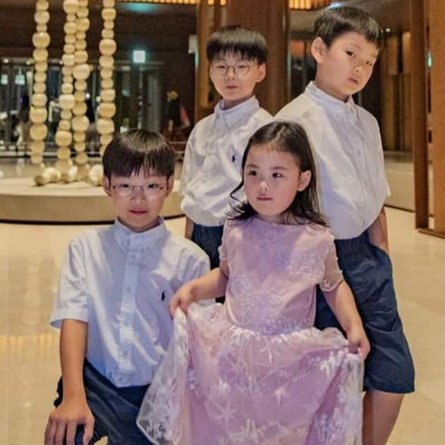 Daehan Minguk Manse Cute Moments - YouTube