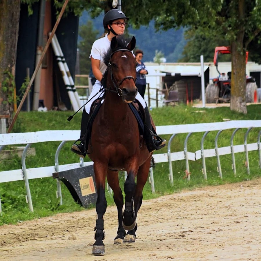Mélanie L - Centre Hippique des Alpes - YouTube