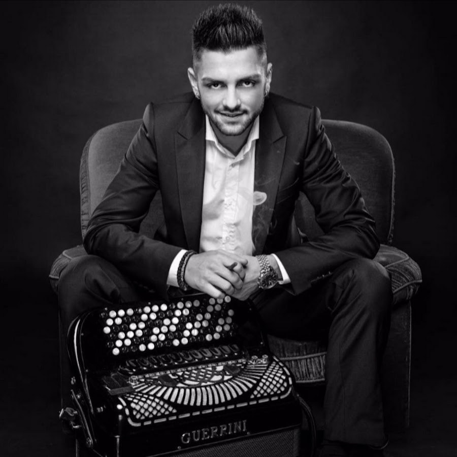 Milos Pavlovic KIKA official - YouTube