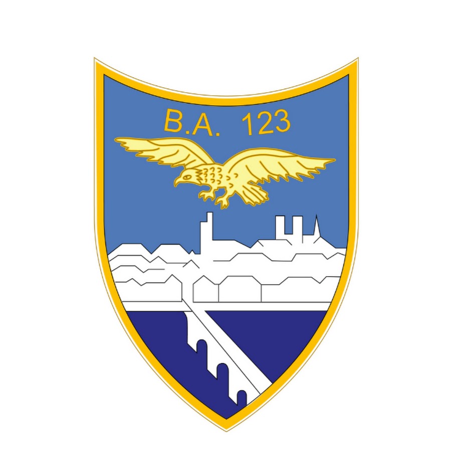 Base aérienne 123 d'Orléans-Bricy - YouTube