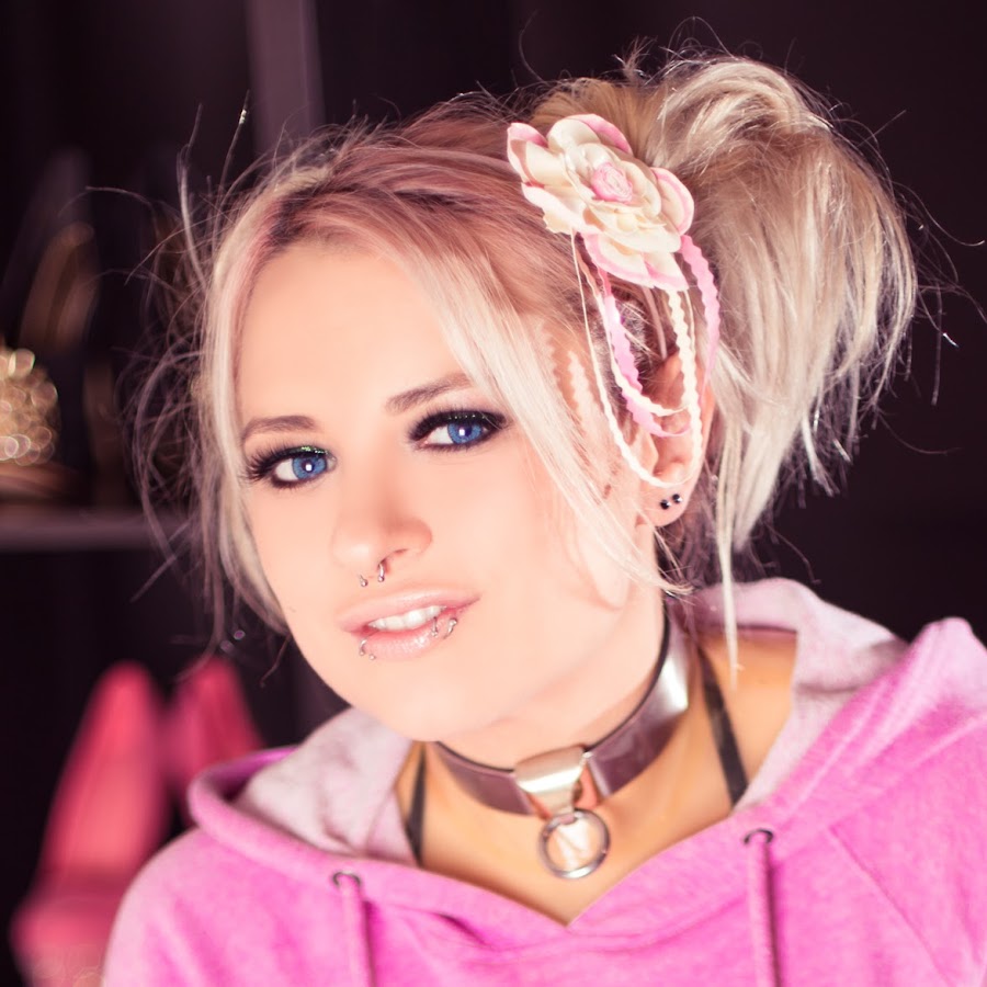 Lara Larsen - YouTube