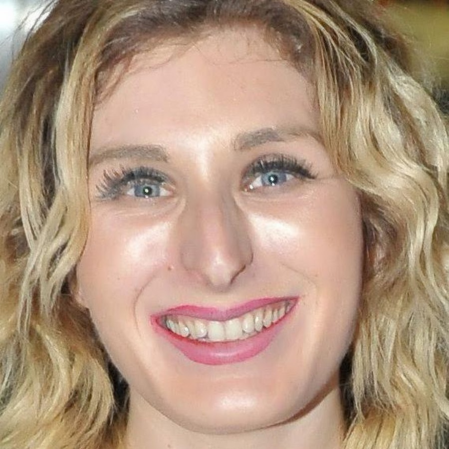 Laura Loomer's Nose - YouTube