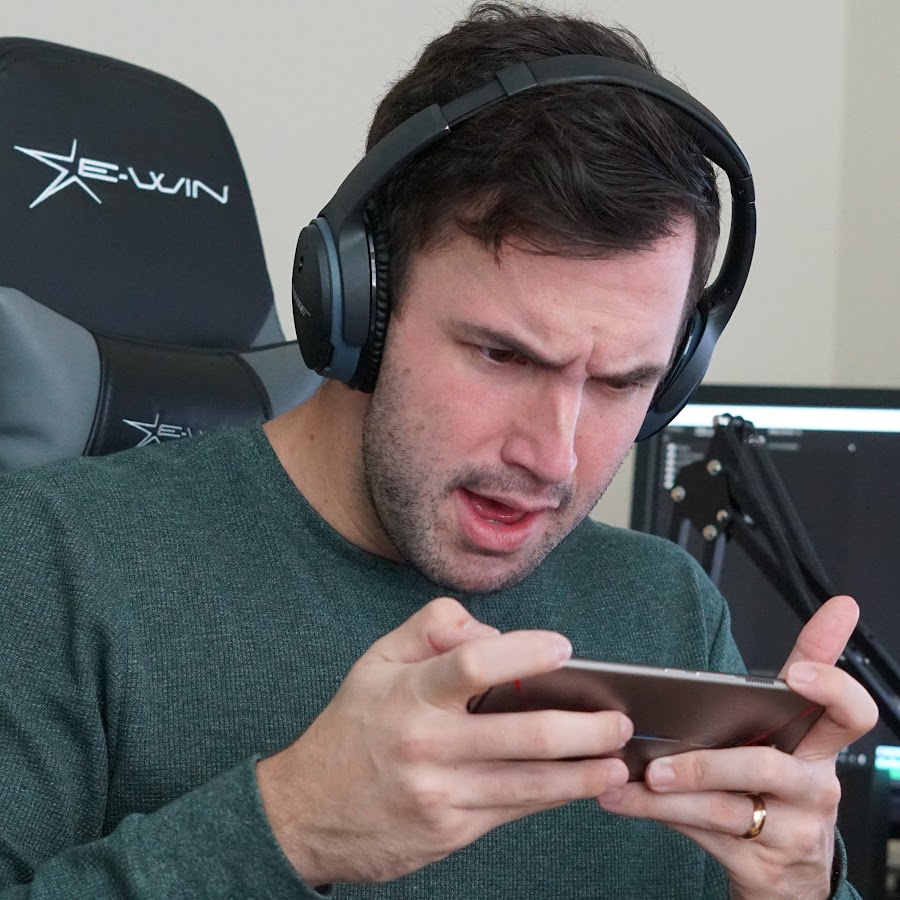 Bobby Plays - YouTube