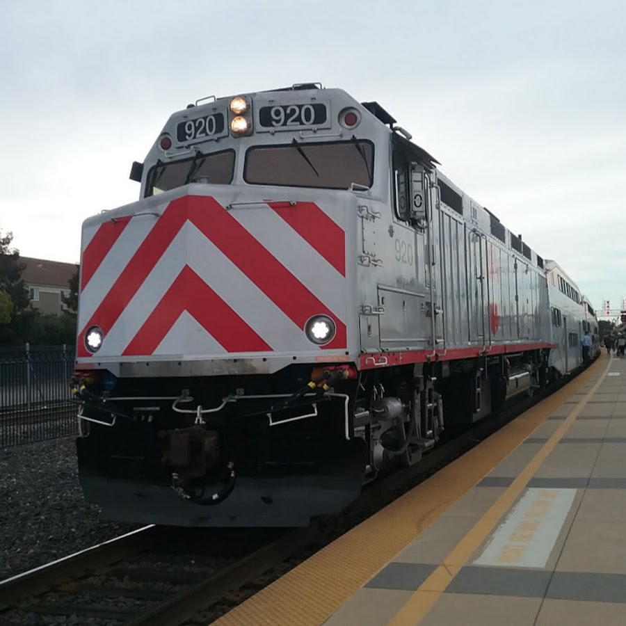 Caltrain 920 and Elevators - YouTube