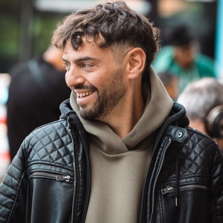 ROUMI Officiel - YouTube