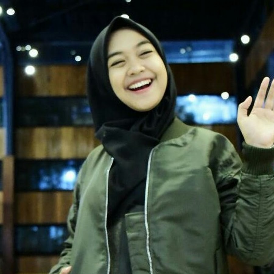 Dwi Andini - YouTube