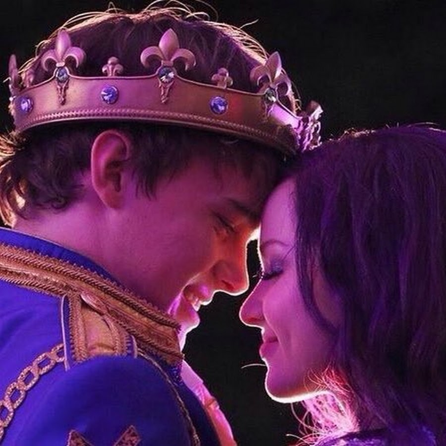 Ben And Mal King and Future Queen of Auradon - YouTube