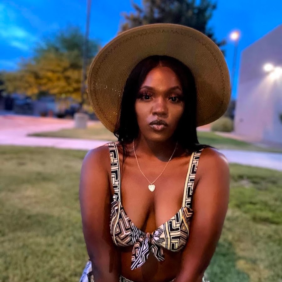 Lola B. Studio B - YouTube