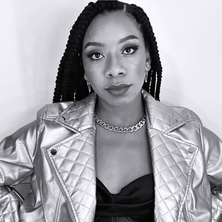 Kelly Mena - YouTube
