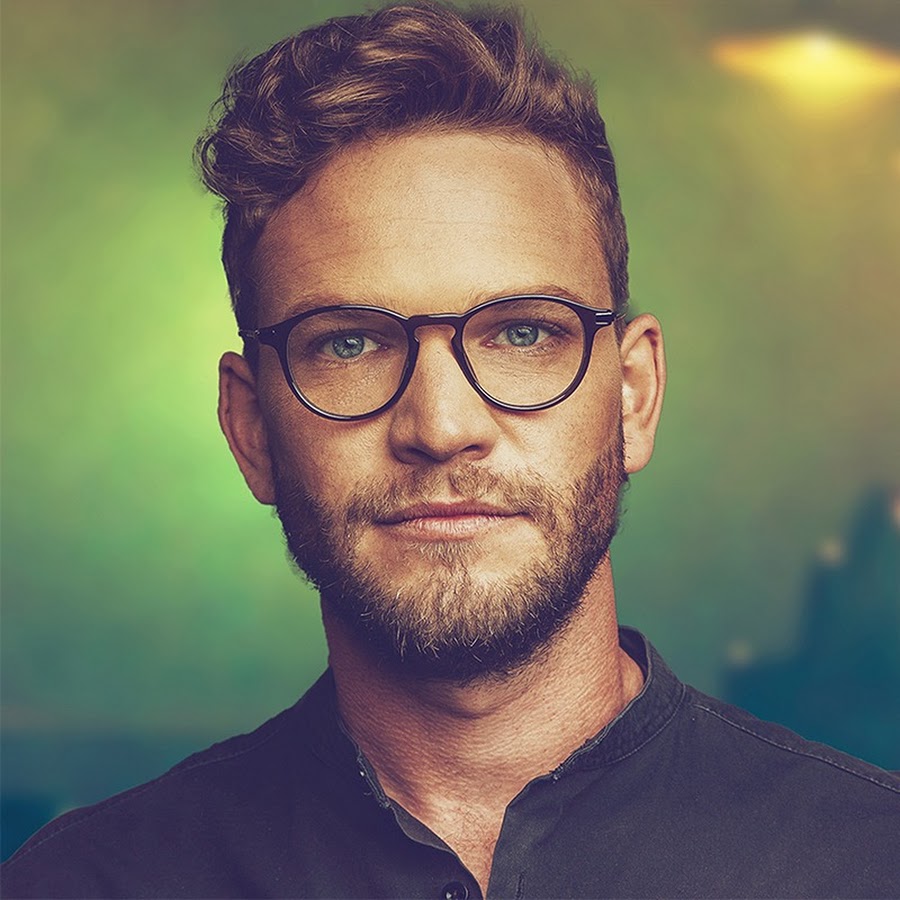 Riaan Benadé - YouTube