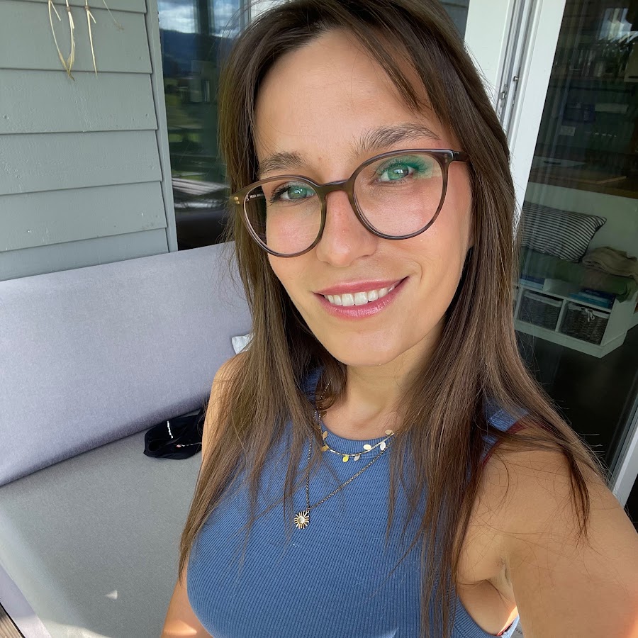 Mariya Di Angela - YouTube