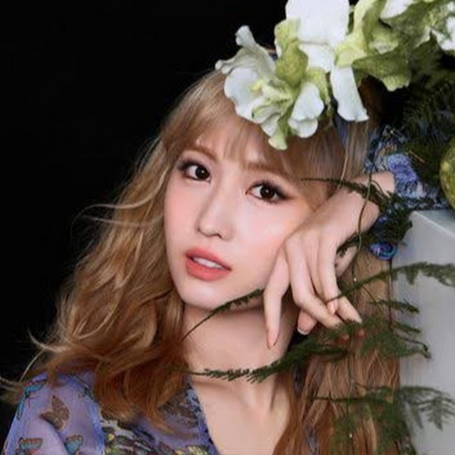 Momo Queen - YouTube