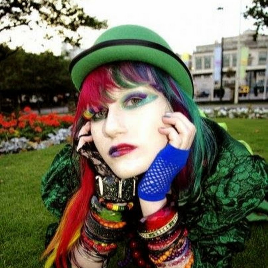 Sarah Tonin - YouTube