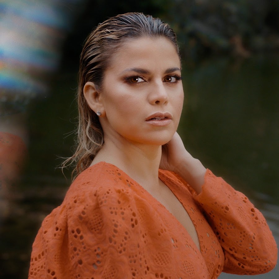 Adriana Lucía - YouTube