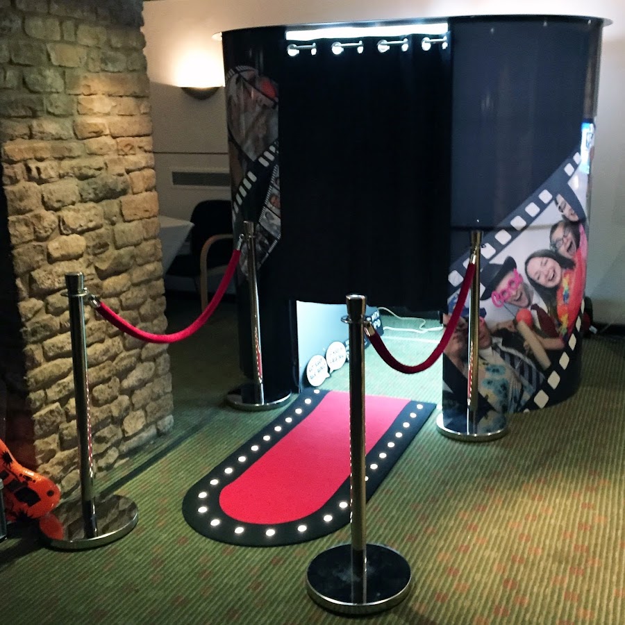 Celebrity Photo Booth - YouTube