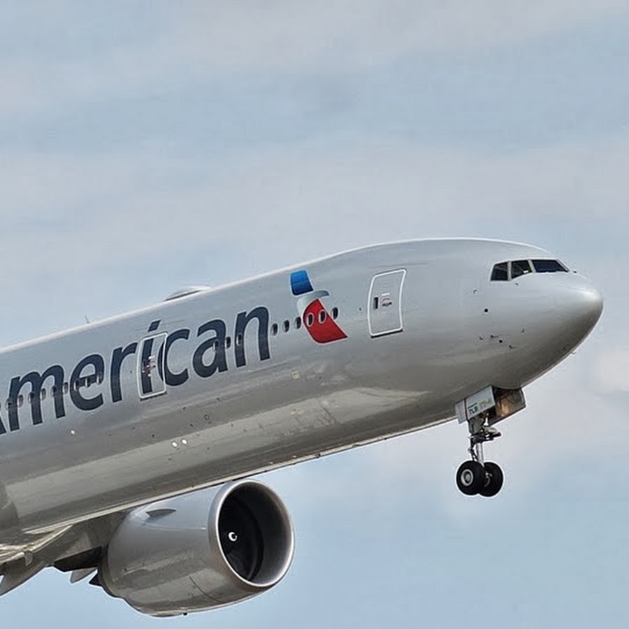 American Airlines B777-300ER - YouTube