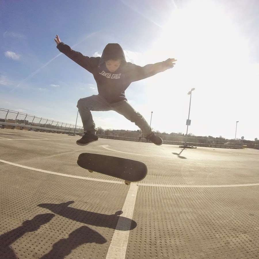 THE SKATE CREW - YouTube